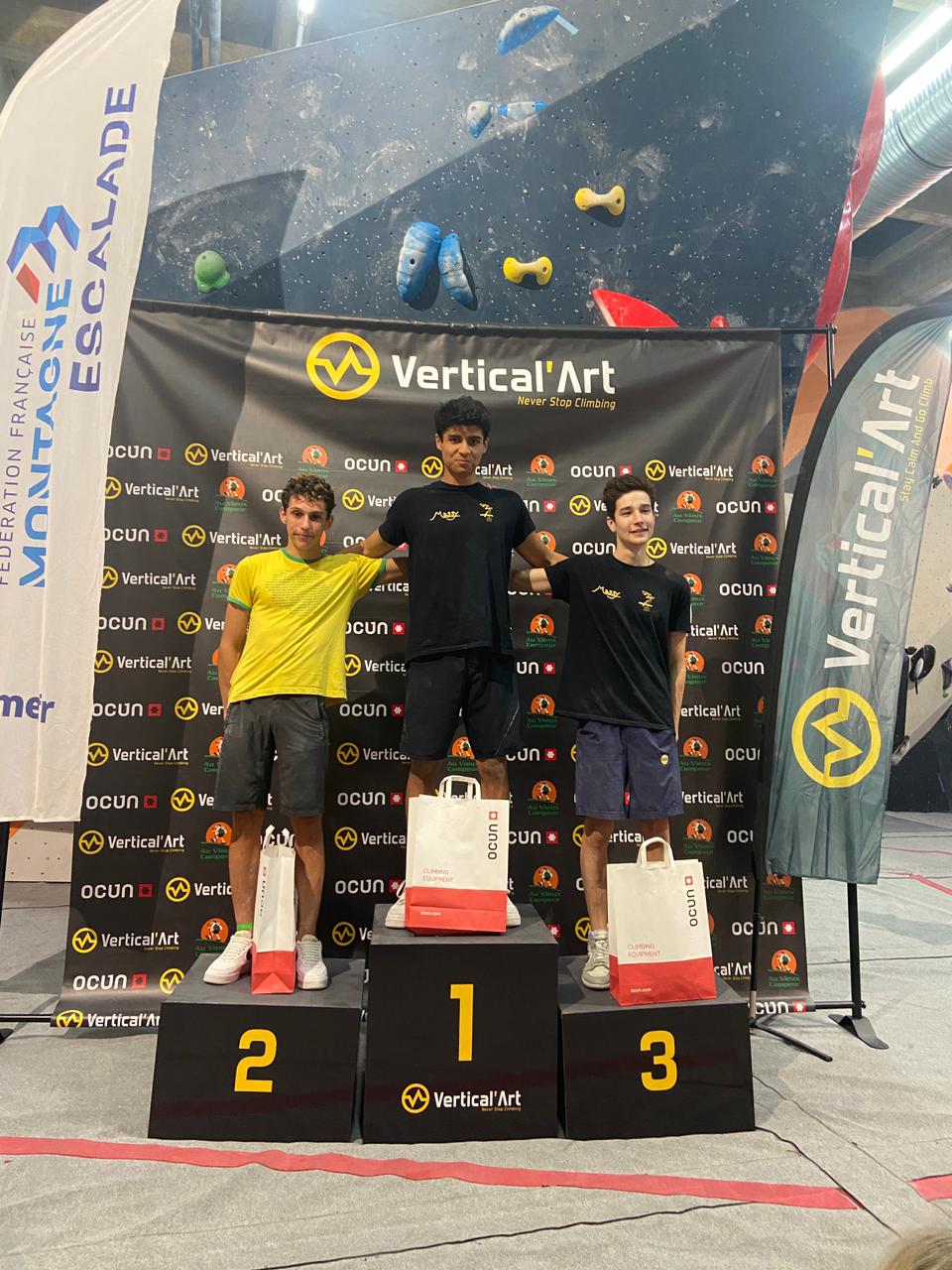 Sam POULLAIN en argent sur la Coupe de France de bloc de Rungis ...