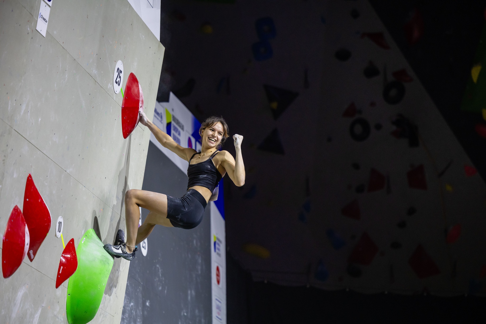 Oriane BERTONE qualifiée aux Jeux Olympiques de Paris 2024 ! - FFME 974